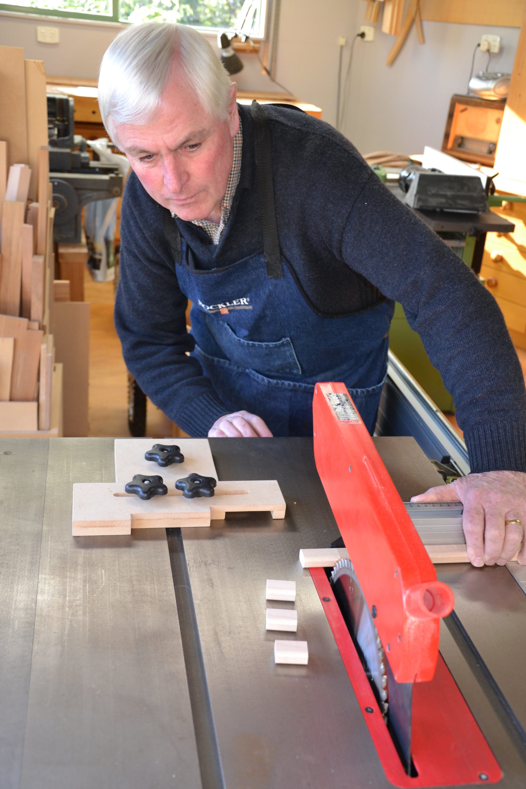 Make a handy saw bench jig - The Shed