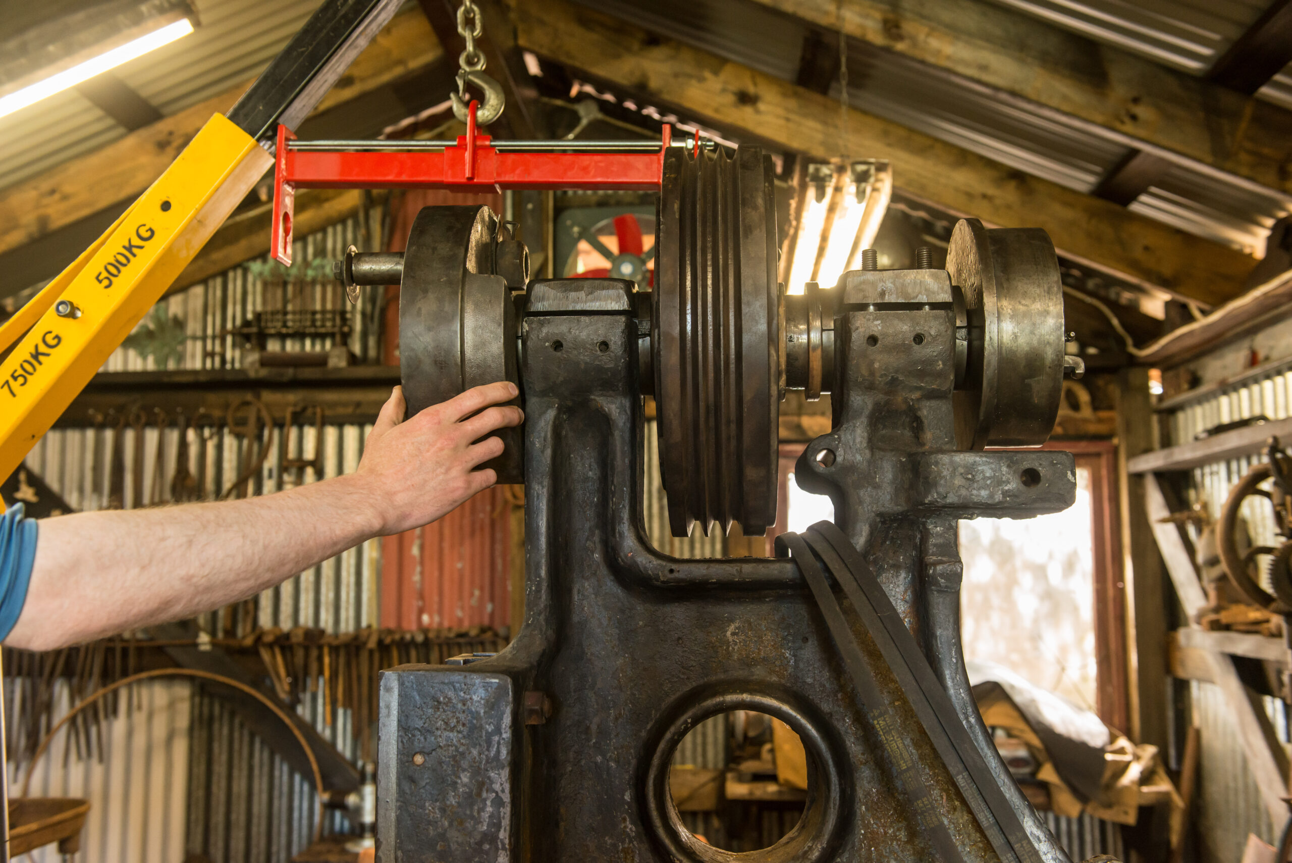 Video of a restored 1910 Atlas power hammer - The Shed